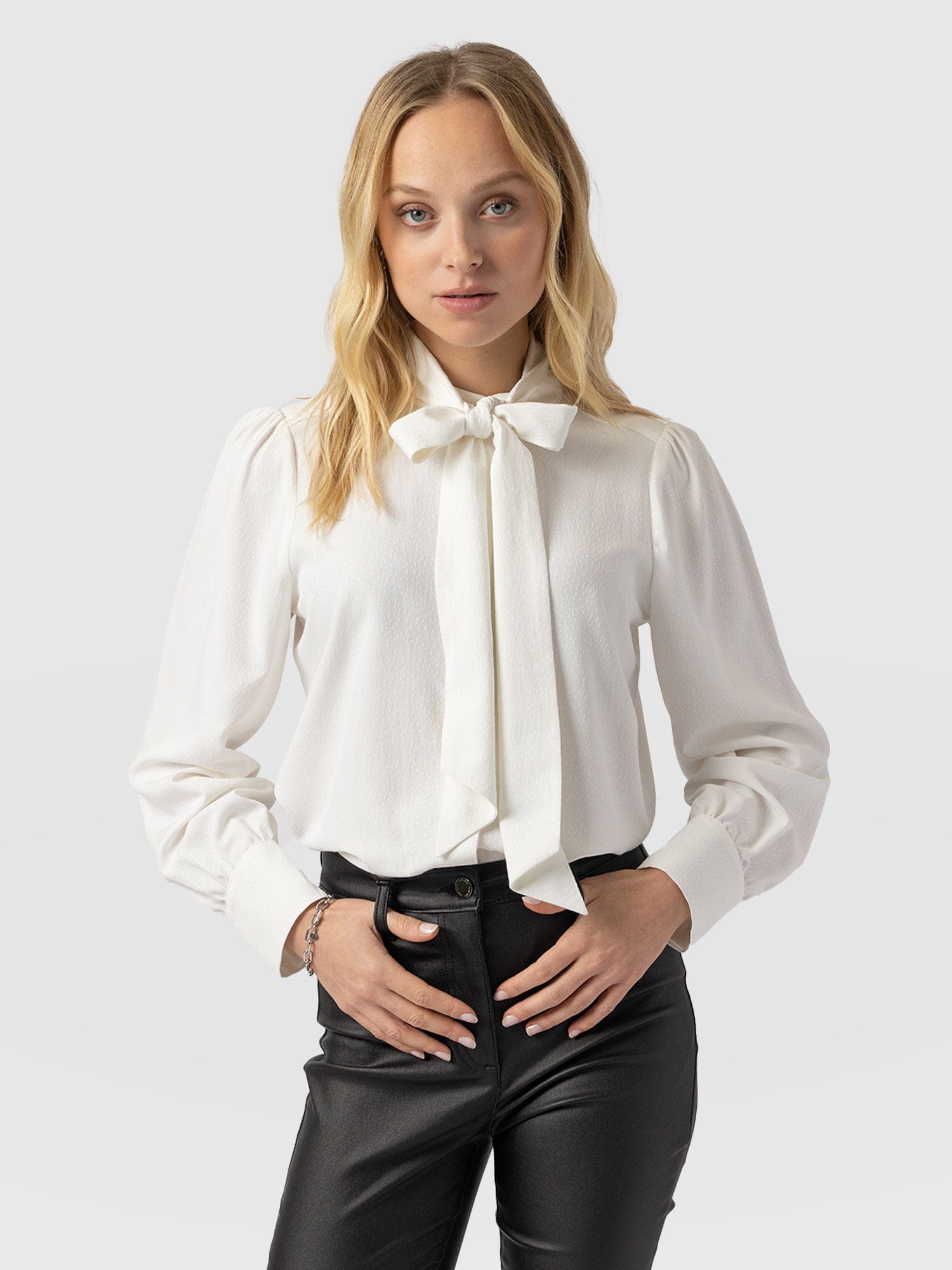 Cream Blouse With Bow ZARA Long Sleeve Cream Mini Plisse Blouse With